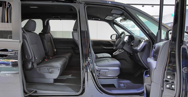 The New Toyota Voxy Hybrid | Car Choice Singapore