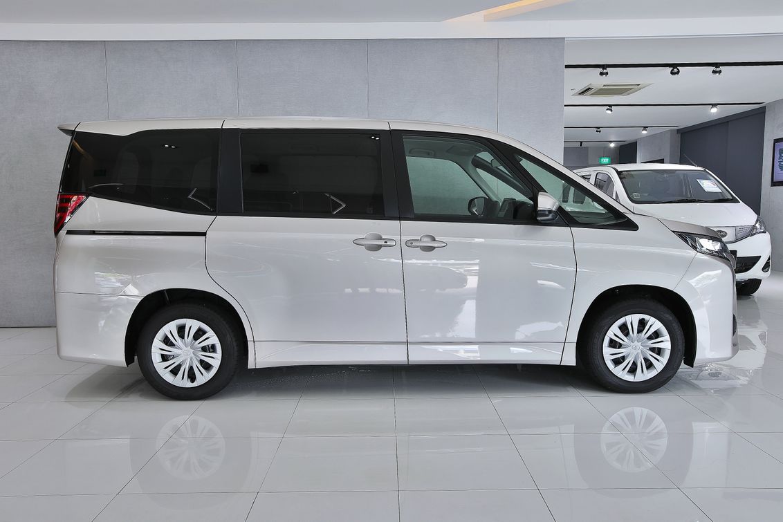 The New Toyota Noah Hybrid | Car Choice Singapore