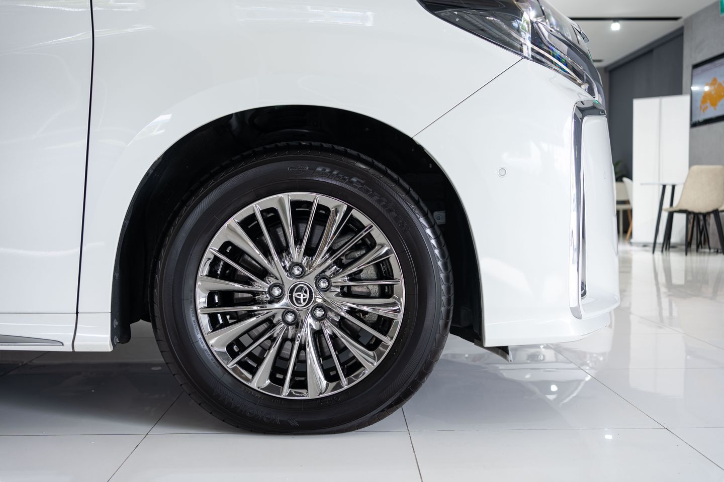 The New Toyota Alphard 3.5 Executive Lounge | Car Choice Singapore