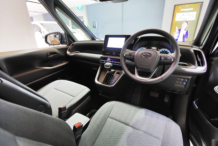 The New Toyota Voxy Hybrid | Car Choice Singapore