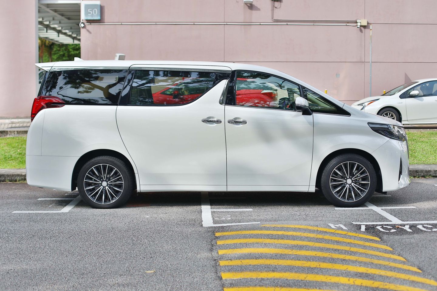 Certified Pre-Owned Toyota Alphard 2.5A X 8-Seater | Car Choice Singapore