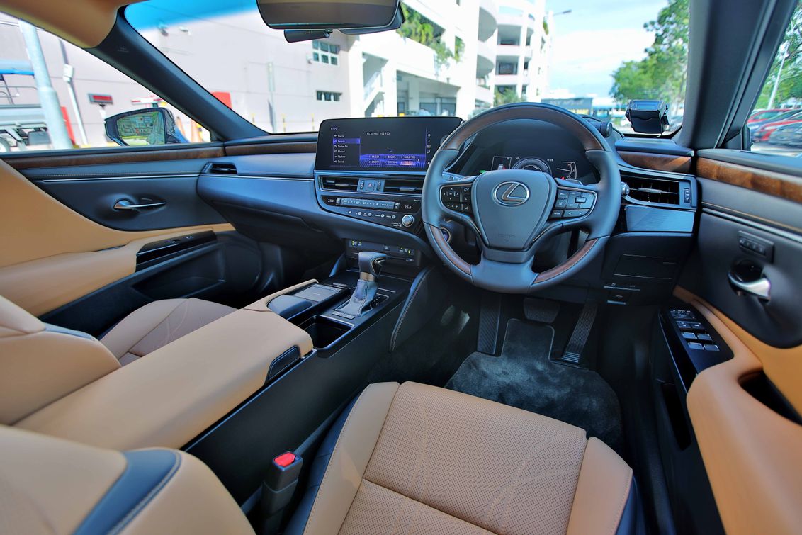 Certified Pre-Owned Lexus ES300h Executive Sunroof | Car Choice Singapore