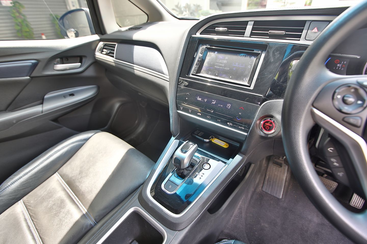 Certified Pre-Owned Honda Shuttle Hybrid 1.5A | Car Choice Singapore
