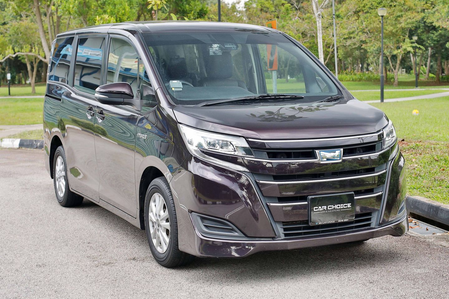 Certified Pre-Owned Toyota Noah Hybrid 1.8 X | Car Choice Singapore