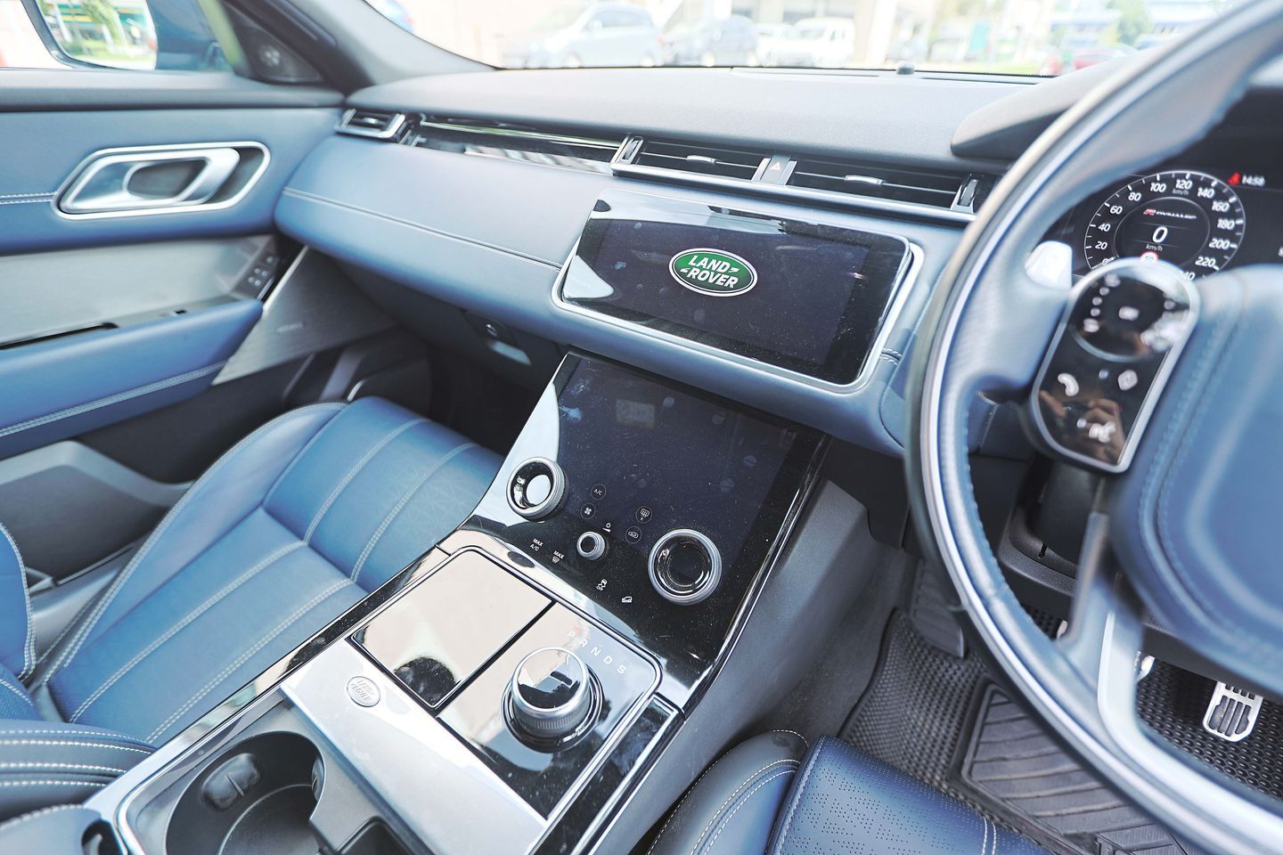 Certified Pre-Owned Land Rover Range Rover Velar 2.0A Si4 R-Dynamic HSE ...