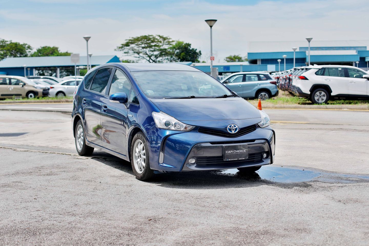 Certified Pre-Owned Toyota Prius Alpha Hybrid 1.8 S | Car Choice Singapore