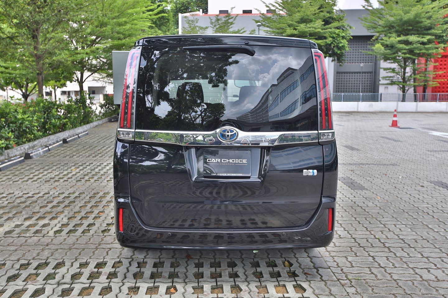 Certified Pre-Owned Toyota Noah Hybrid 1.8A X | Car Choice Singapore