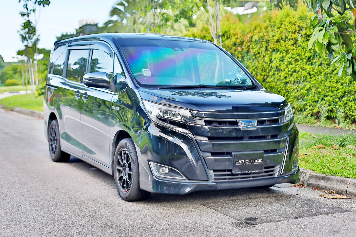 Certified Pre-Owned Toyota Noah Hybrid 1.8A X | Car Choice Singapore