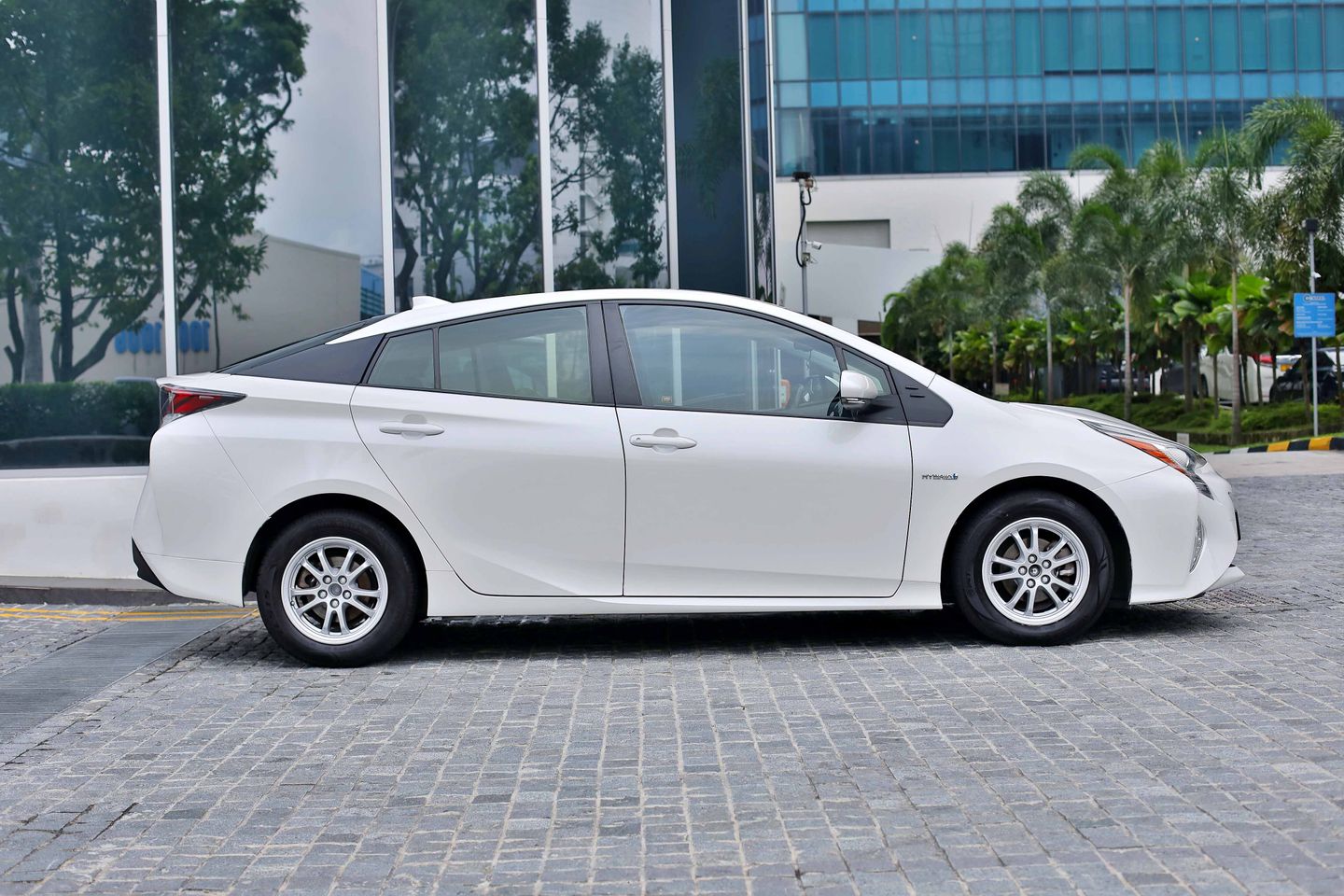 Certified Pre-Owned Toyota Prius Hybrid 1.8 S | Car Choice Singapore