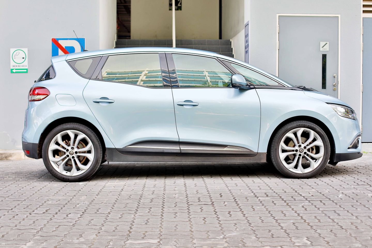 Certified Pre-Owned Renault Scenic Diesel 1.5 dCi | Car Choice Singapore