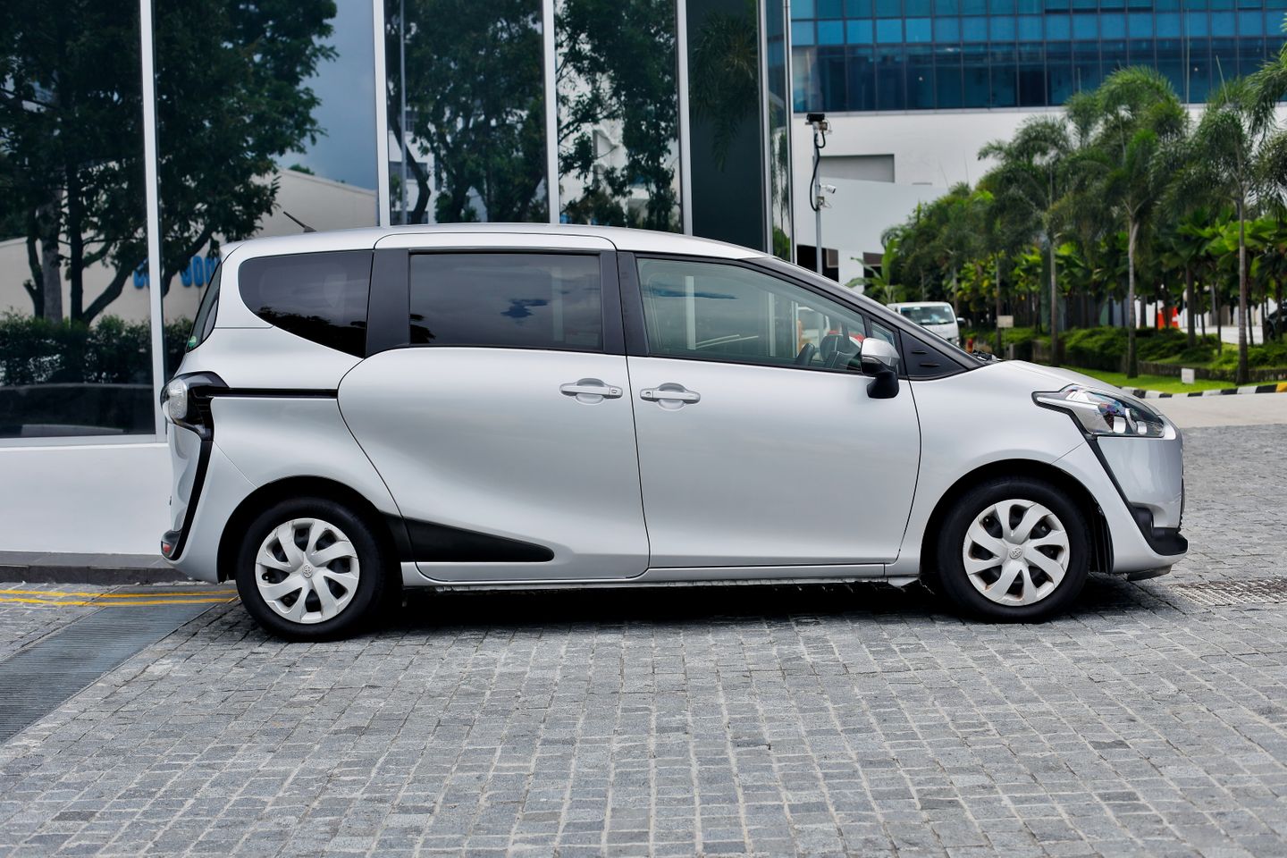 Certified Pre-Owned Toyota Sienta Hybrid 1.5 G | Car Choice Singapore